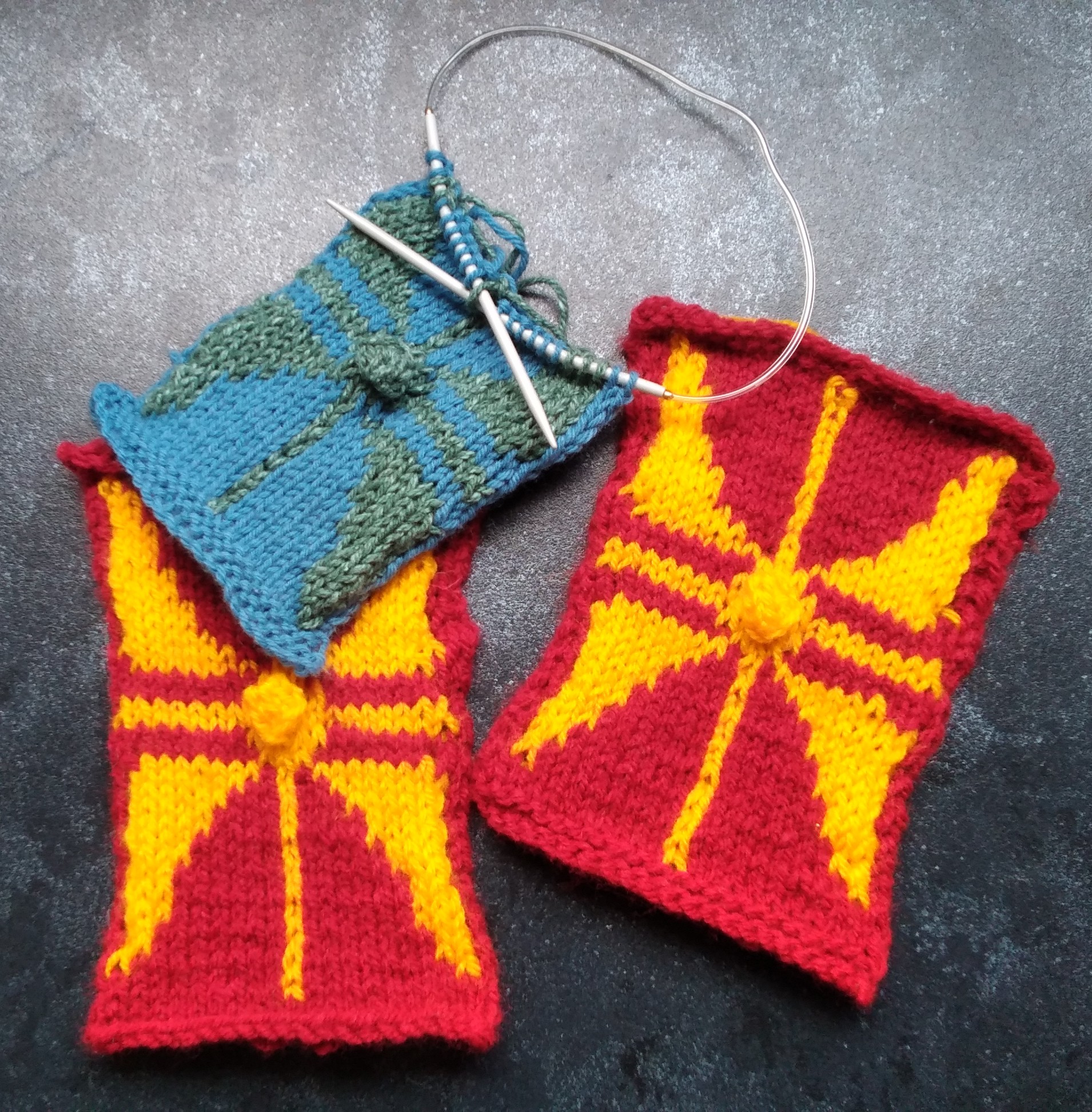 Roman Shield Knitting Pattern